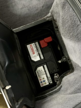 テスタロッサ：とりあえずバッテリーを充電して満タンにしておく！テスタのバッテリーへのアクセスはこうやる。 | つゆだくLife